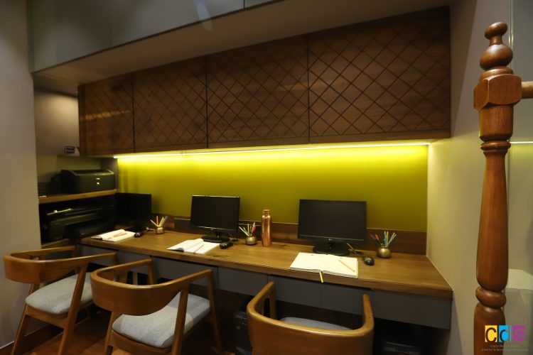 A Warm And Comfy Designer’s Workspace | Crazy Design Studio - The ...