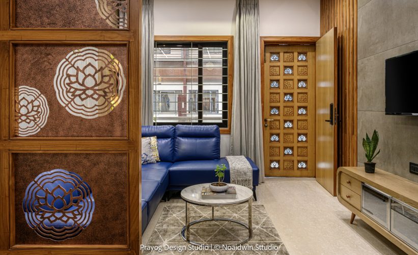 Interplay Between Traditional And Modern Elements In A Residence ...