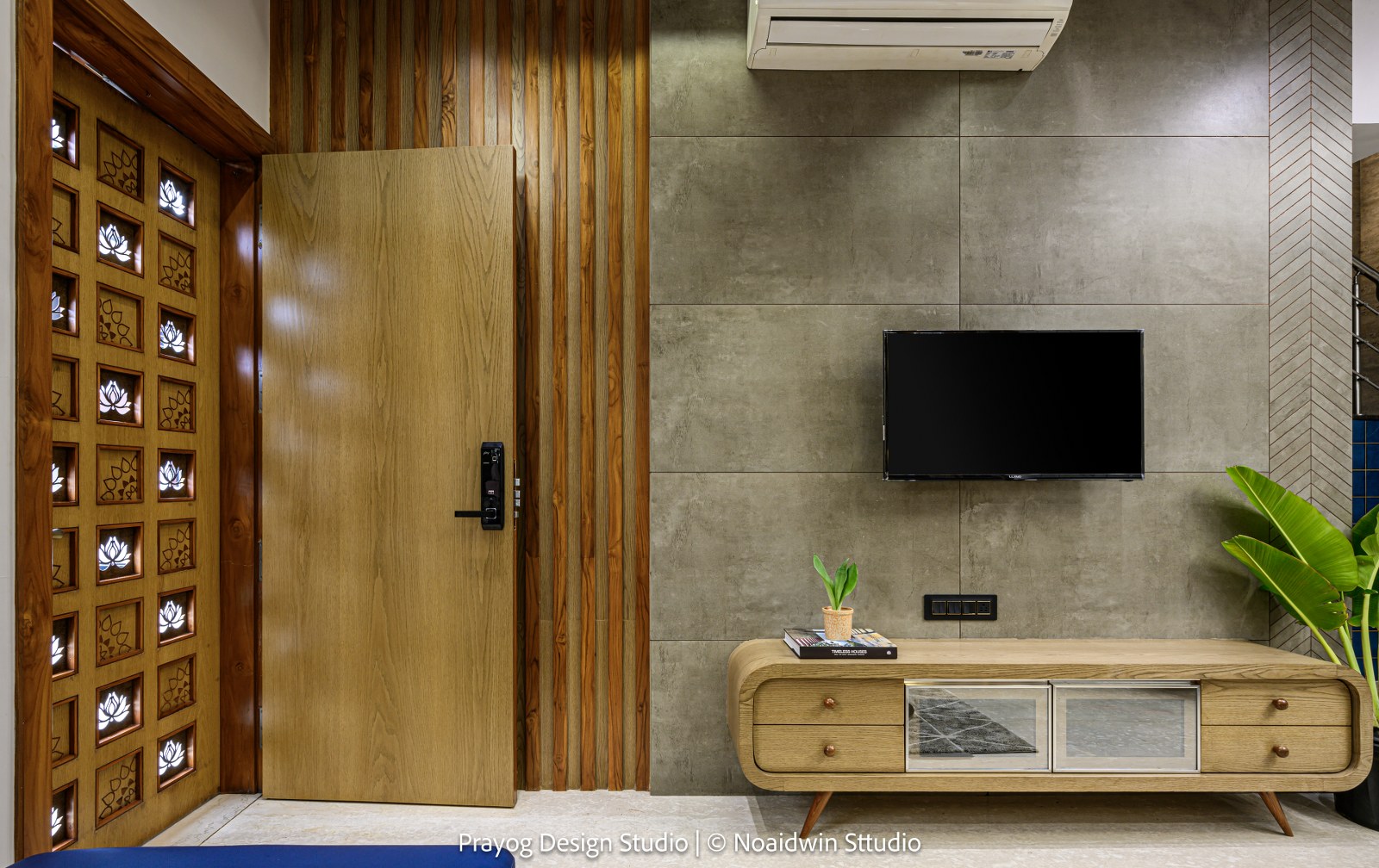 Interplay Between Traditional And Modern Elements In A Residence ...