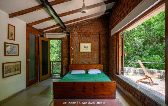 The Finest Masonry Sets An Earthy Tone To This Weekend Home | Ae ...