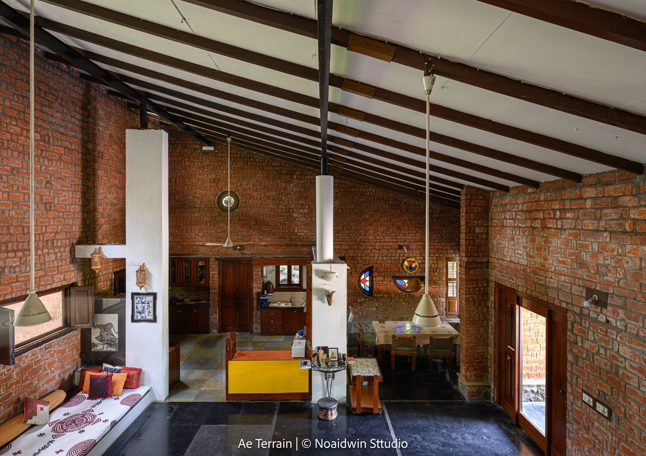 The Finest Masonry Sets An Earthy Tone To This Weekend Home | Ae ...