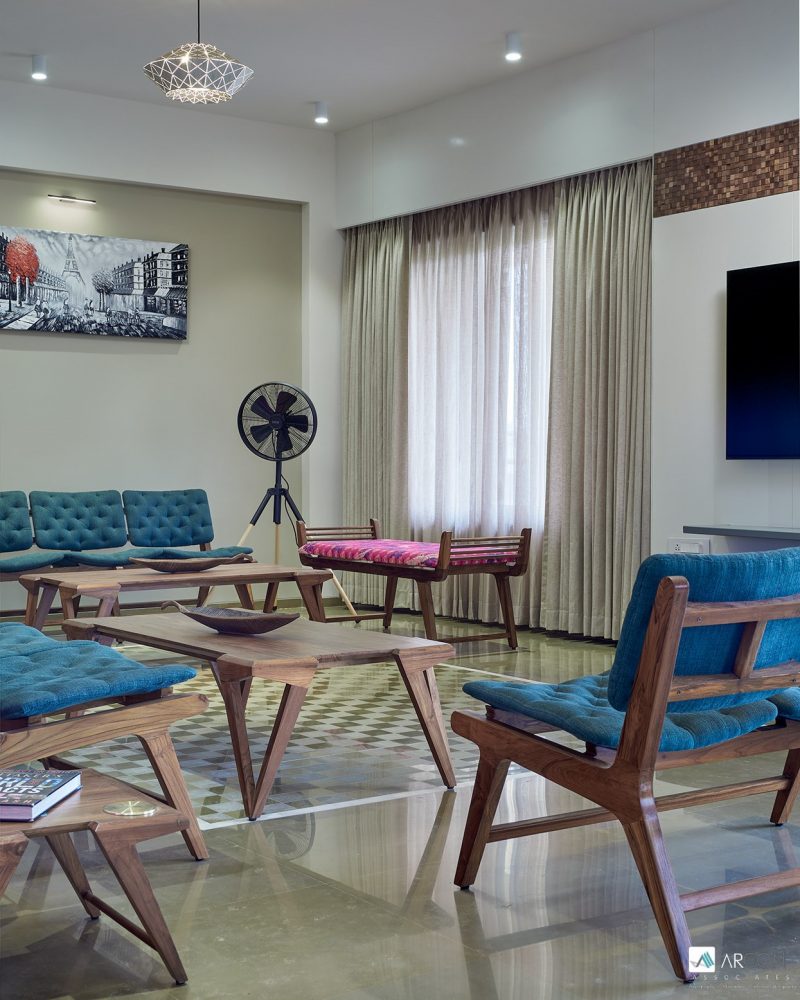 Apartment Interior Exposing Bond Between Traditional Roots And Modern ...