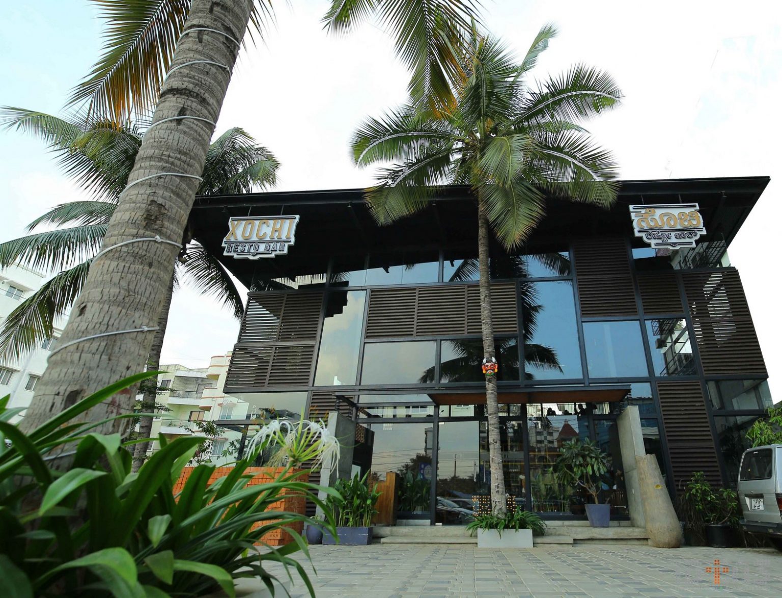 A Resto Bar Underlining The Inside-Outside Concept | ID+AS Architects ...