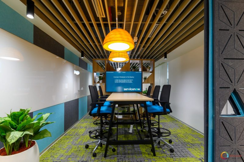 Fusion Of Natural Tones With White, Creating Comfortable Office Space ...