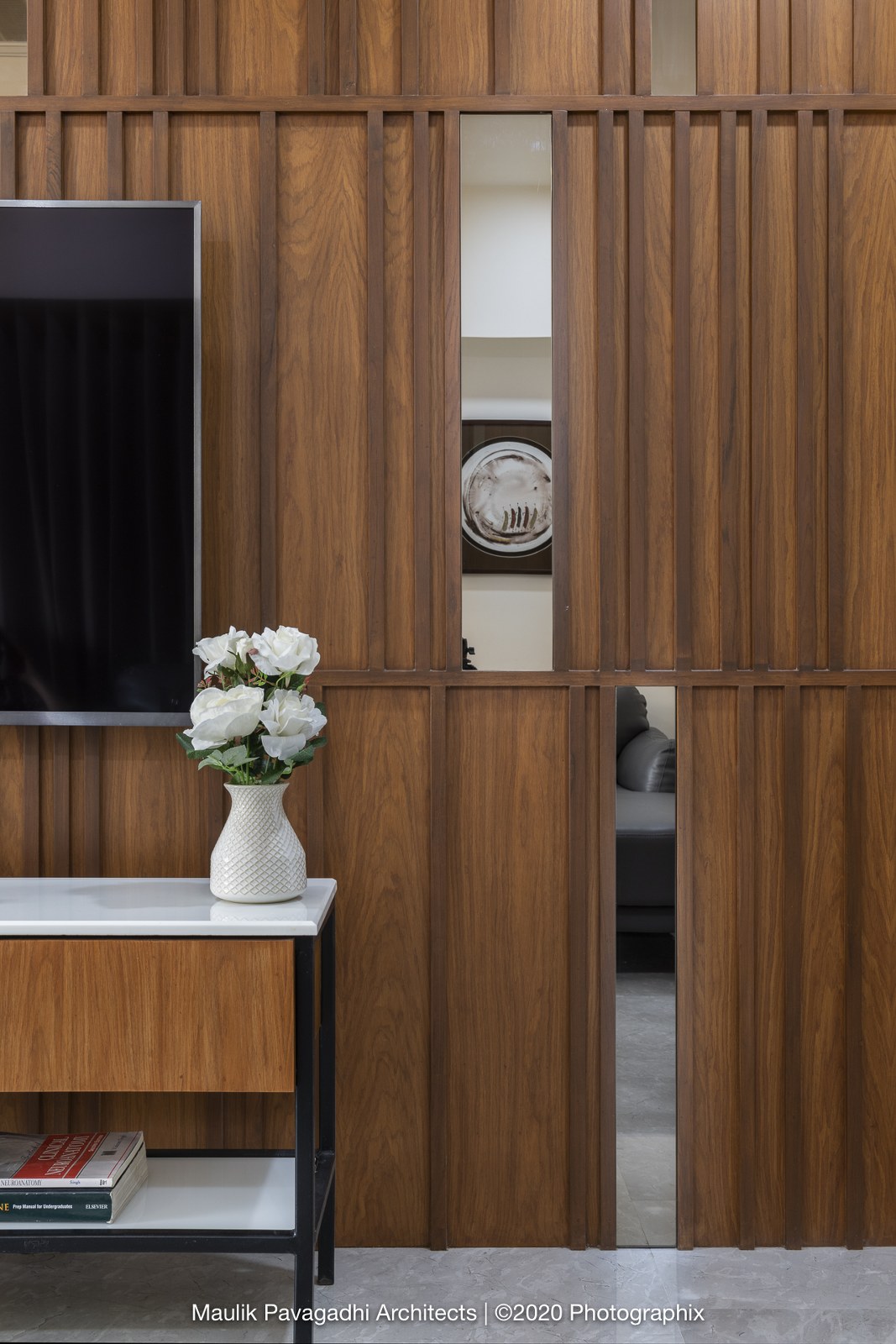 Residence Interiors Impersonating Openness And Peaceful Characteristics ...