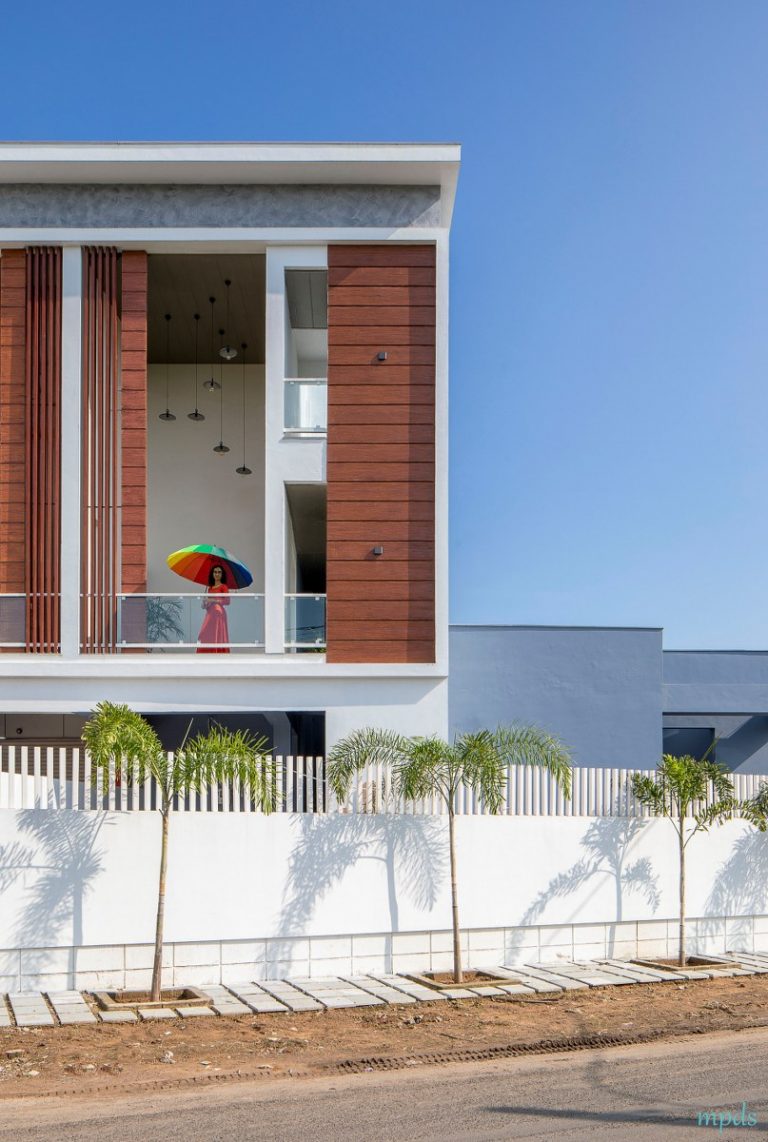 Contextually Apt Residential Dwelling Playing With Natural ...