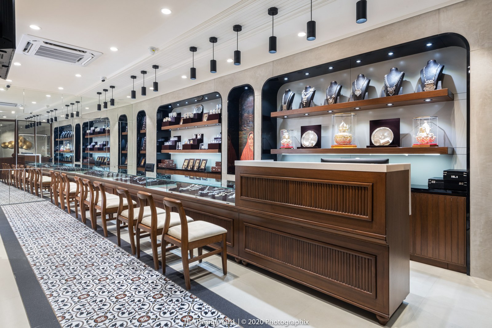 Jewellery showroom Design Enhanced Through The Idea Of Minimalist ...