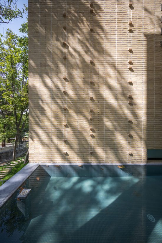 Villa with Interior Diversity and Exterior Simplicity | Dida Office ...