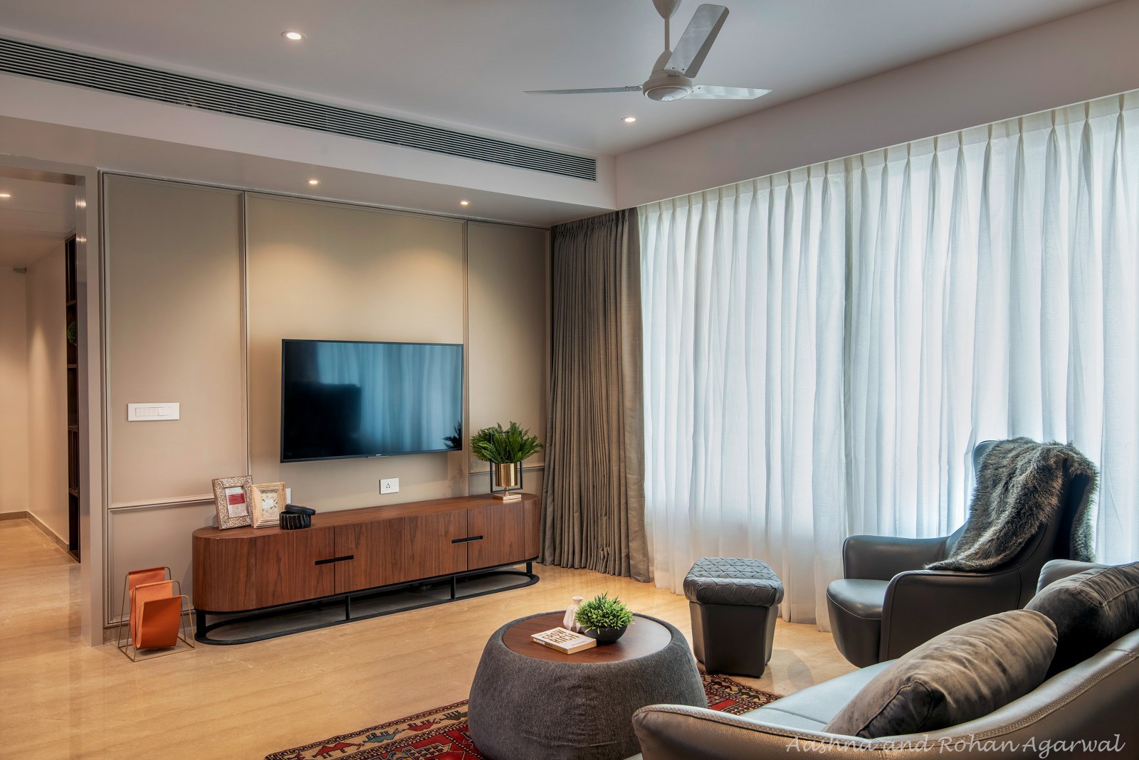 Modern House With Elements That Exhibit The Colonial-Style Interiors | The Code Studio - The ...