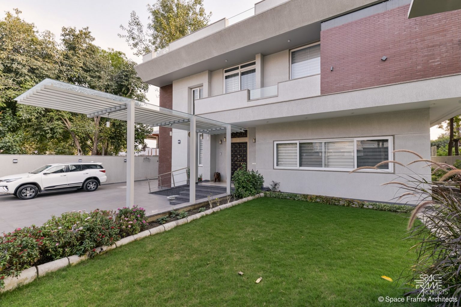 Residence Design Blending In Modern Aspirations And Traditional Values ...