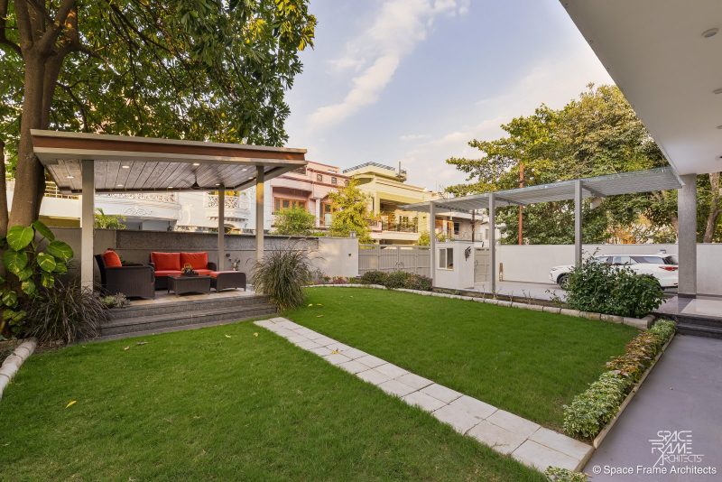 Residence Design Blending In Modern Aspirations And Traditional Values ...