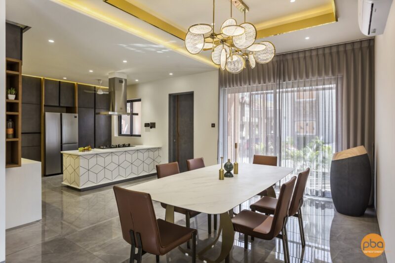 This Courtyard Home Tells A Beautiful Tale Of Natural Materials | PBA ...