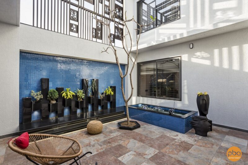 This Courtyard Home Tells A Beautiful Tale Of Natural Materials | PBA ...