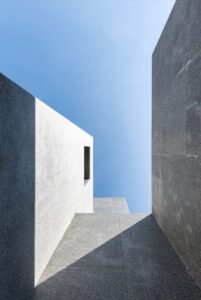 House Design with An Inward-Looking Spatial Arrangement | Arch. Lab ...