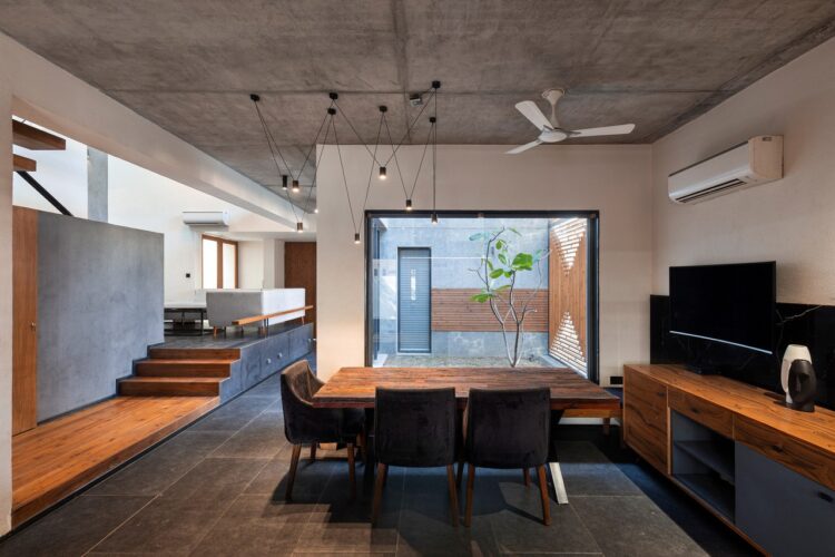 House Design with An Inward-Looking Spatial Arrangement | Arch. Lab ...