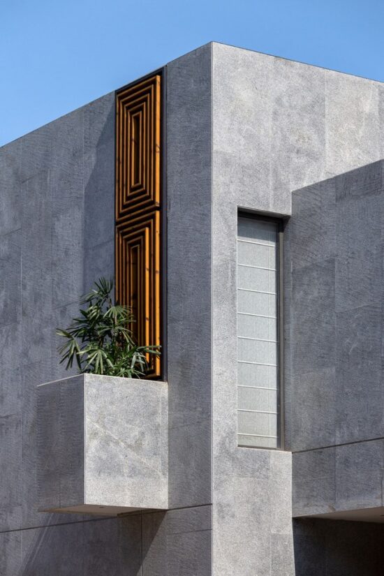 House Design with An Inward-Looking Spatial Arrangement | Arch. Lab ...