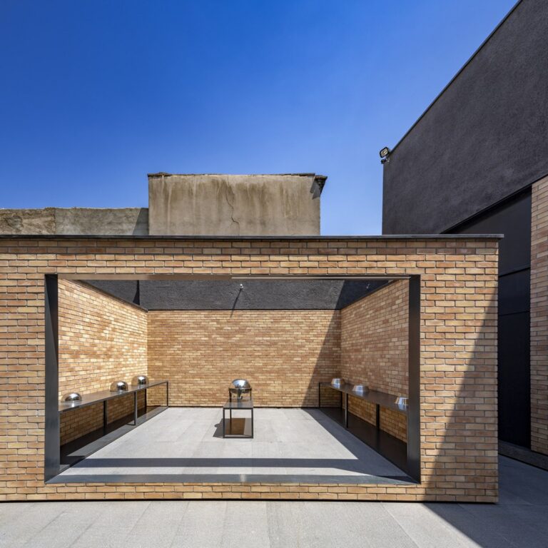 A Custom Designed Display Area In Exposed Brick - SteelForm Showroom ...