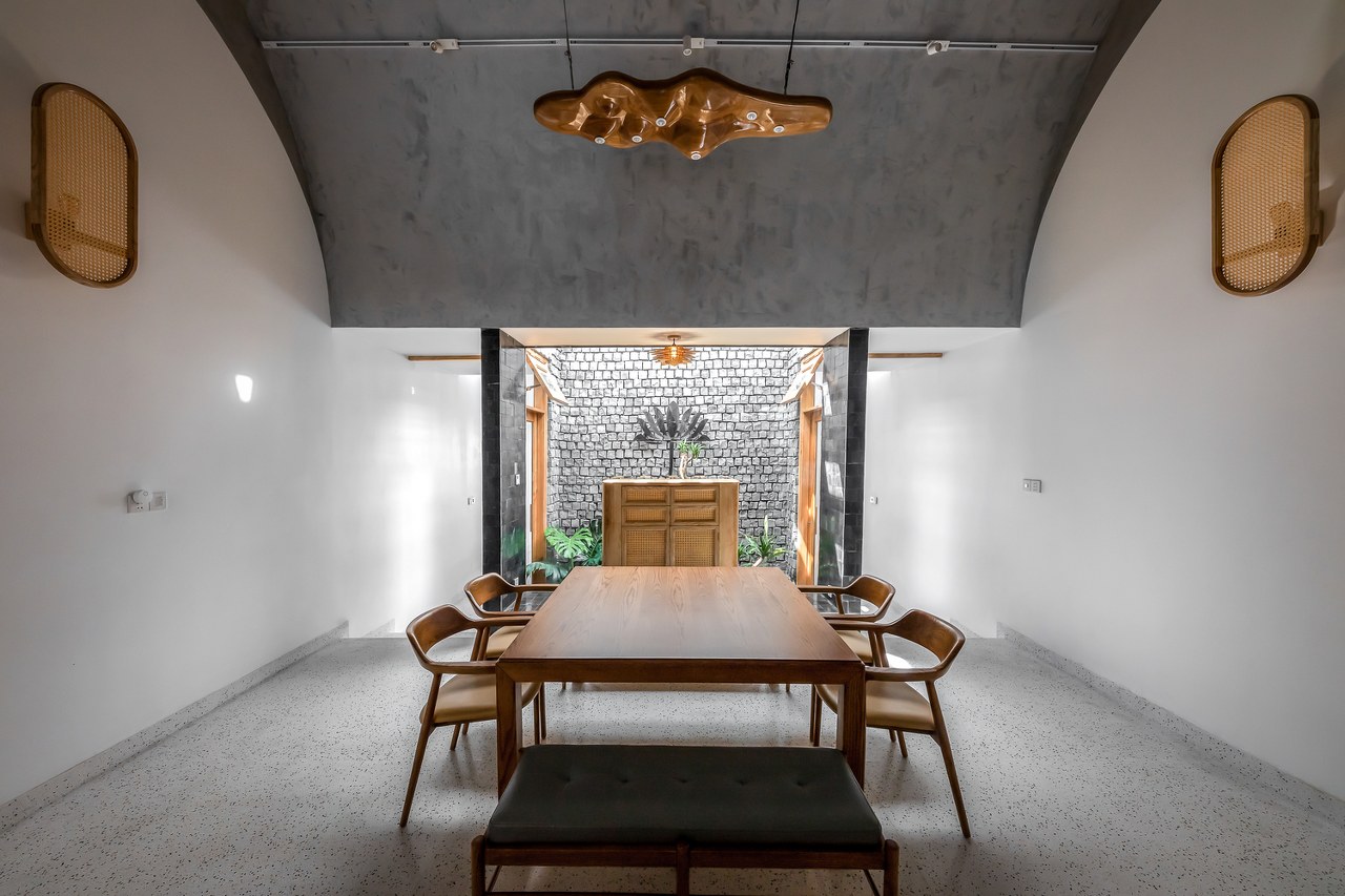 A Residence Design With Thoughtful Spatial Organization | DA VANG ...