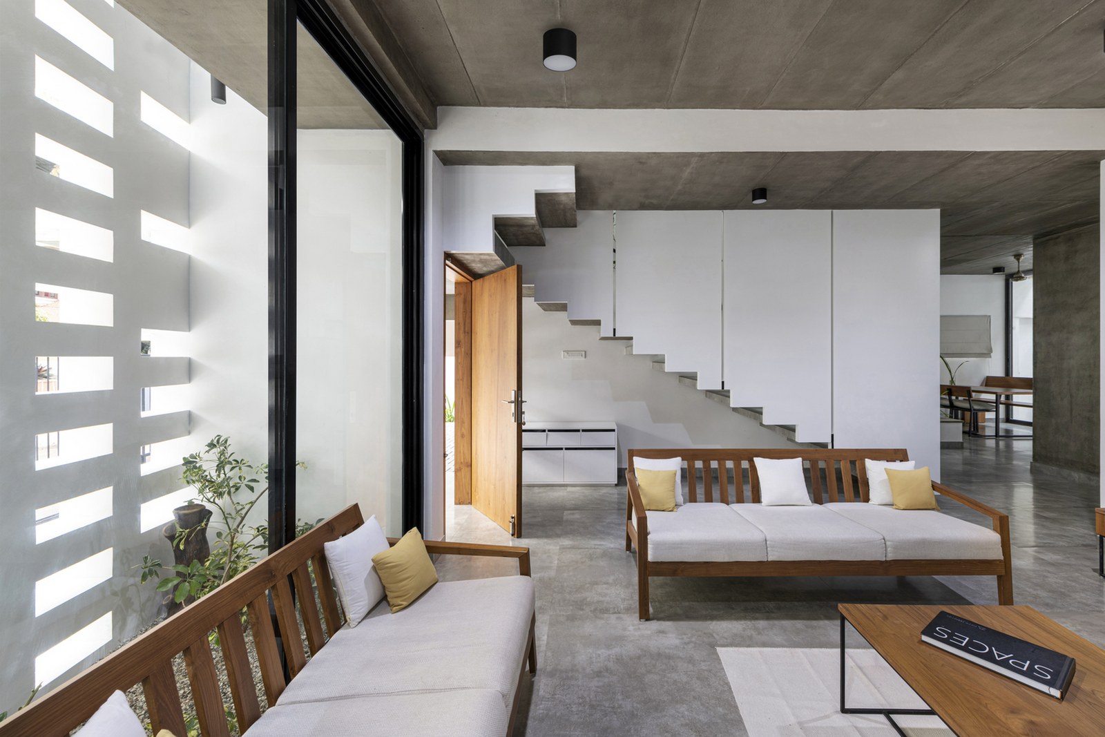 White Skube House: A Minimalist Approach In Making A Skewed Home ...