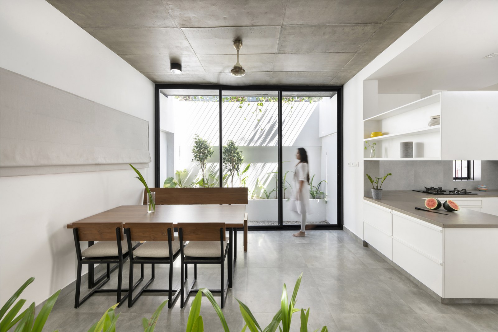 White Skube House: A Minimalist Approach In Making A Skewed Home ...