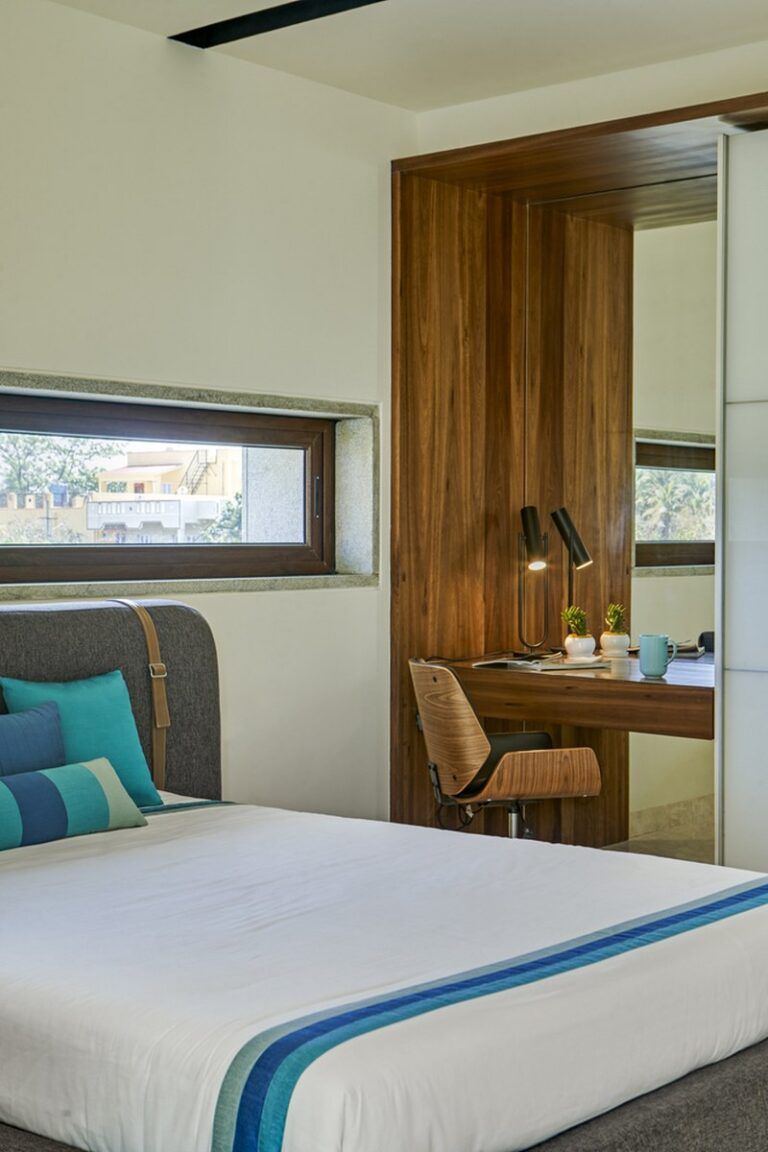 A Residence Design Emphasizing On Natural Light And Ventilation | Crest ...