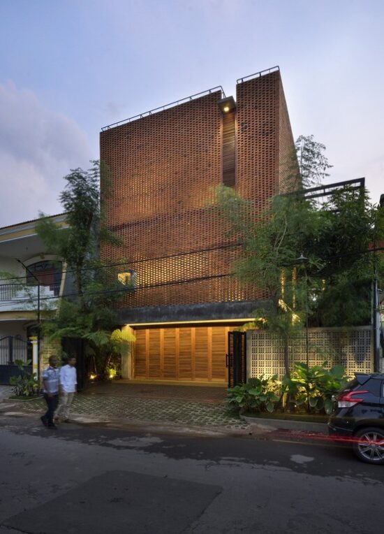 A Brick House Giving Traditional Indonesian Vibes | Andyrahman ...