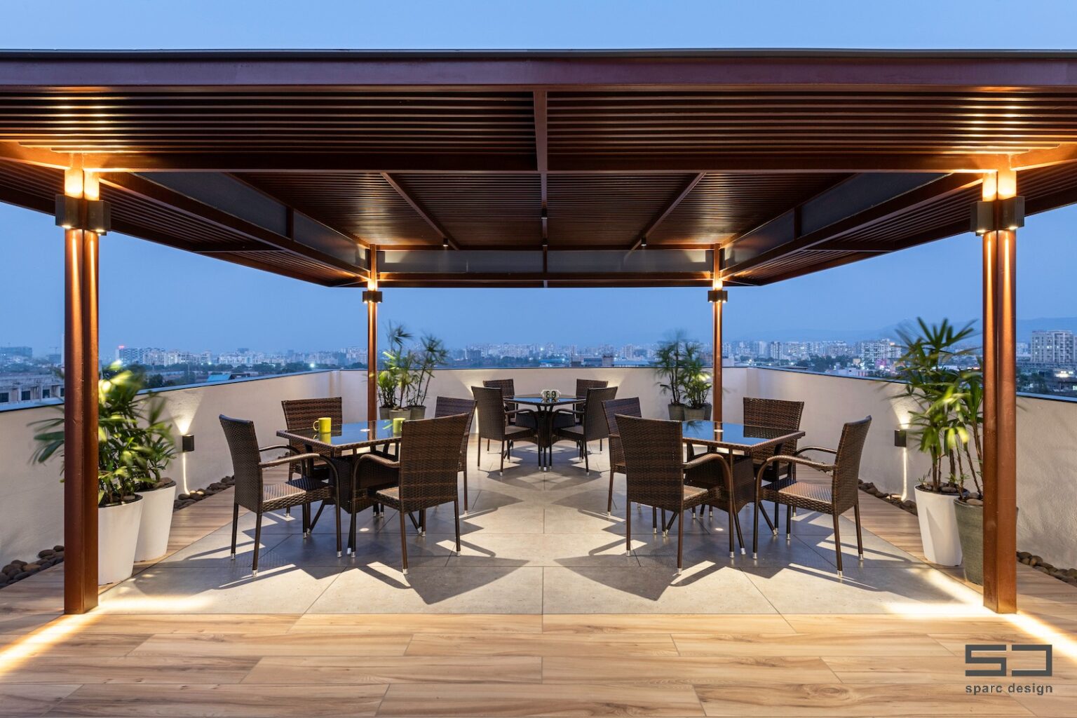 An Office Space with Visual Connectivity and Framed Compositions : The ...