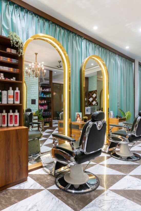 Elegant Incorporation of Art-Deco Style in a Luxury Salon | Pink ...