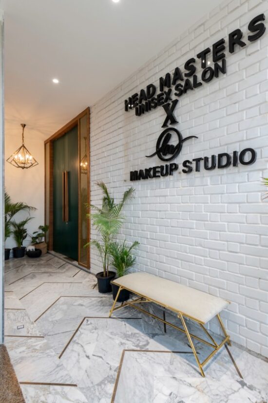 Elegant Incorporation of Art-Deco Style in a Luxury Salon | Pink ...
