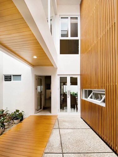 A House Full of Flowy and Playful Spaces | Aaksen Responsible ...
