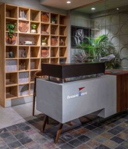 Space Planning Focused on Creating Visually Interconnected Office Space ...