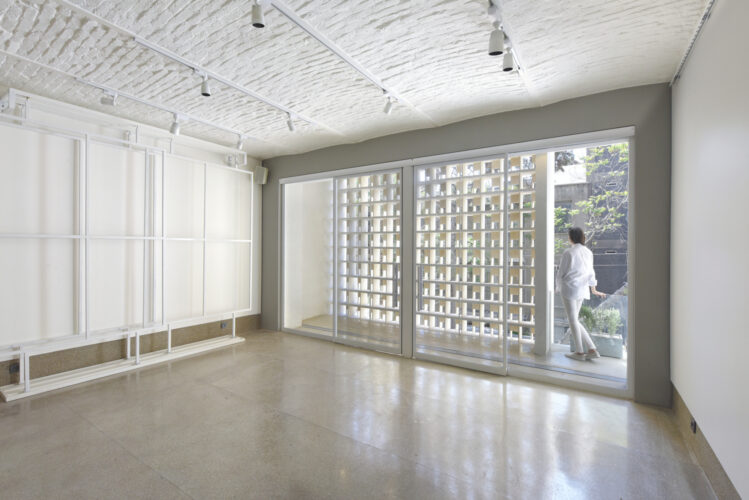 Residence Design With Purposeful Spacing And Communicative Facade Jee