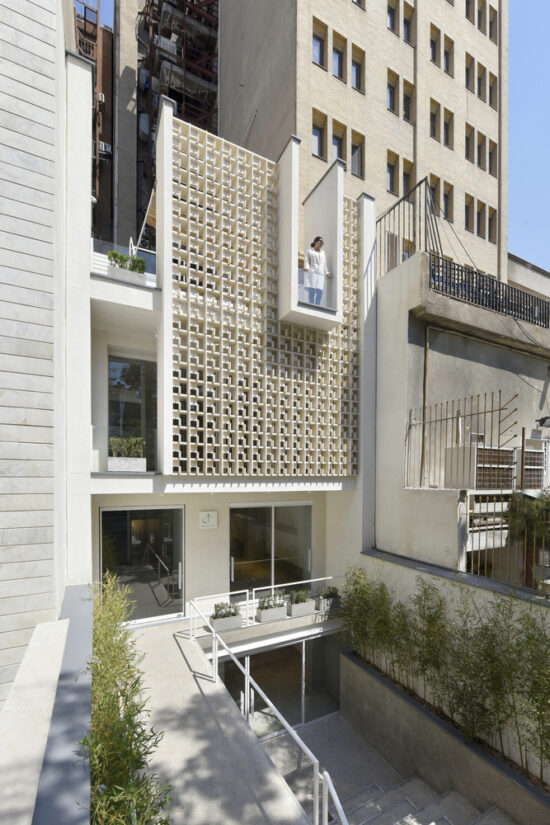 Residence Design With Purposeful Spacing And Communicative Facade Jee