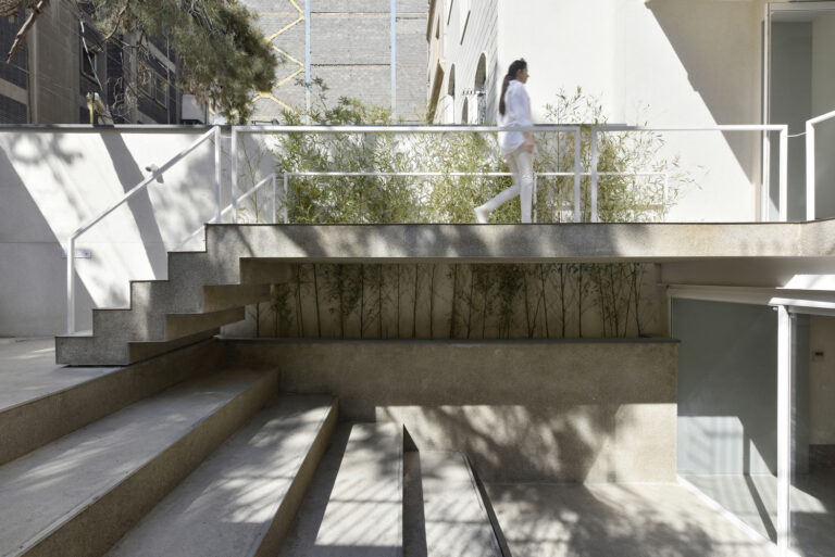 Residence Design With Purposeful Spacing And Communicative Facade Jee
