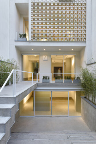 Residence Design With Purposeful Spacing And Communicative Facade Jee
