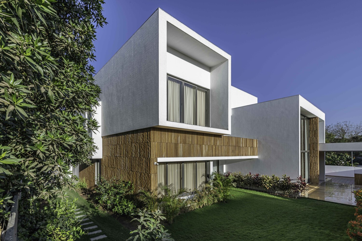 Casa Bianca - A Residence Which Emphasizes a Harmonious Coexistence ...