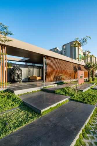 Bow-Shaped Façade to Co-Relate With the Iconic Crown Feature of ...