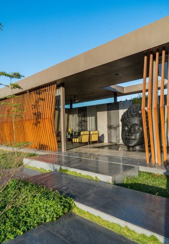 Bow-Shaped Façade to Co-Relate With the Iconic Crown Feature of ...