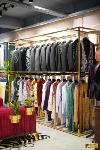 Contemporary and Chic yet Luxurious Space with an Amalgamation of ...