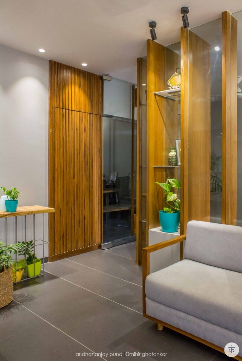 Office Space With Simple And Minimal Design Ideology | Dhananjay Pund ...