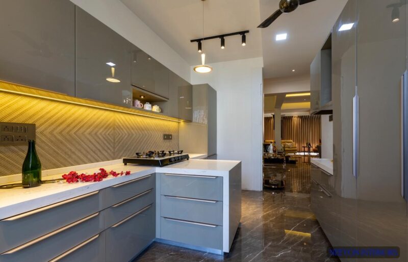 Modern and Contemporary Residence with Neo-Classic Materials, Finishes ...