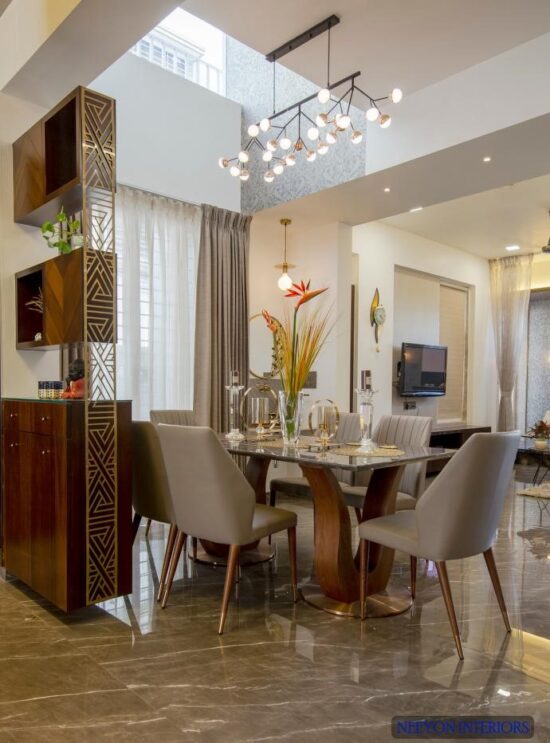 Modern and Contemporary Residence with Neo-Classic Materials, Finishes ...