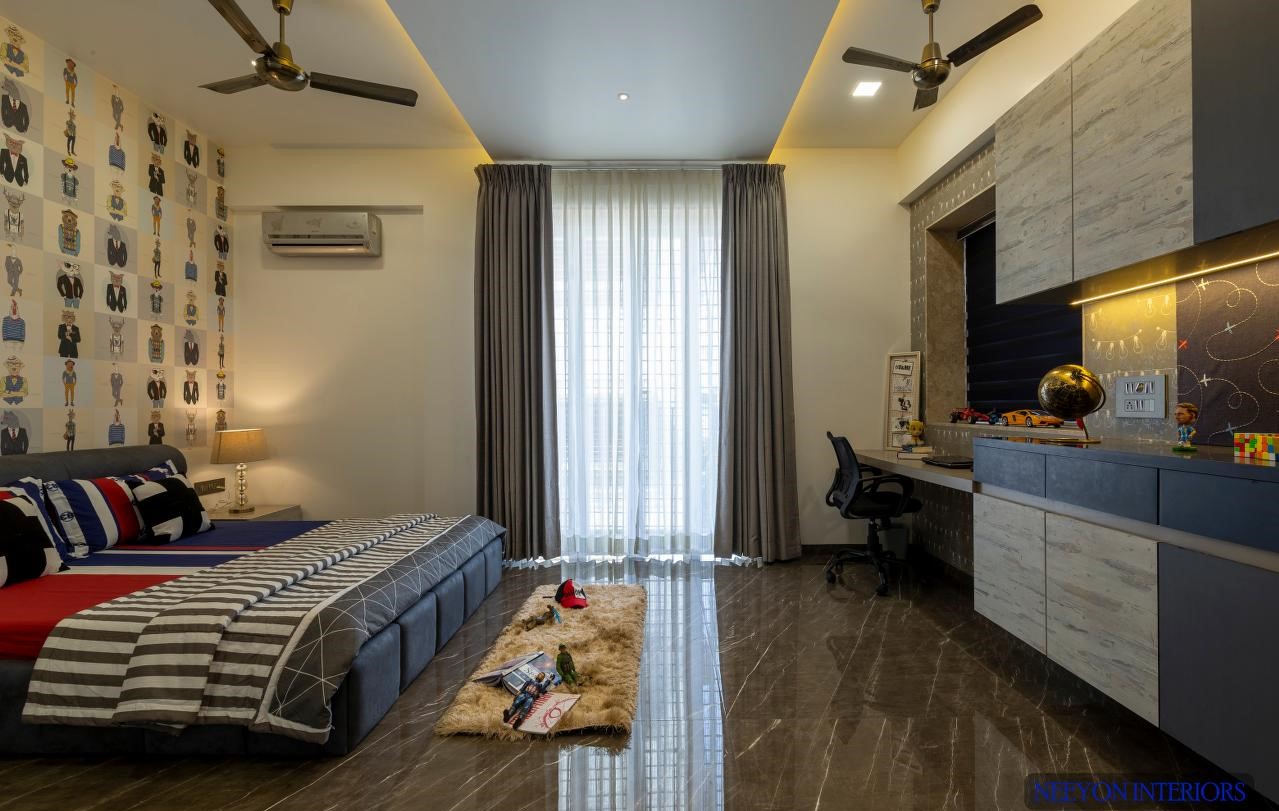 Modern and Contemporary Residence with Neo-Classic Materials, Finishes ...