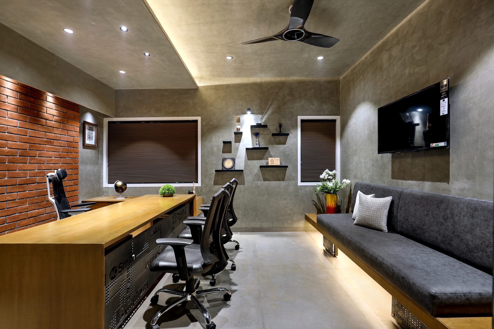 Residence as well as Workplace Fused in this Contemporary Style Home ...