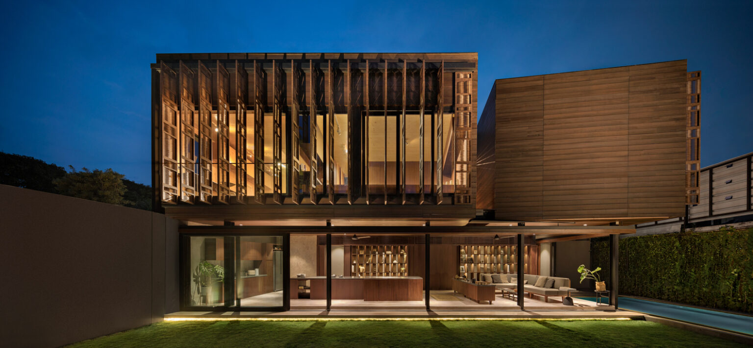 A Weekend Home Designed with an Inward Orientation of Space to Create ...