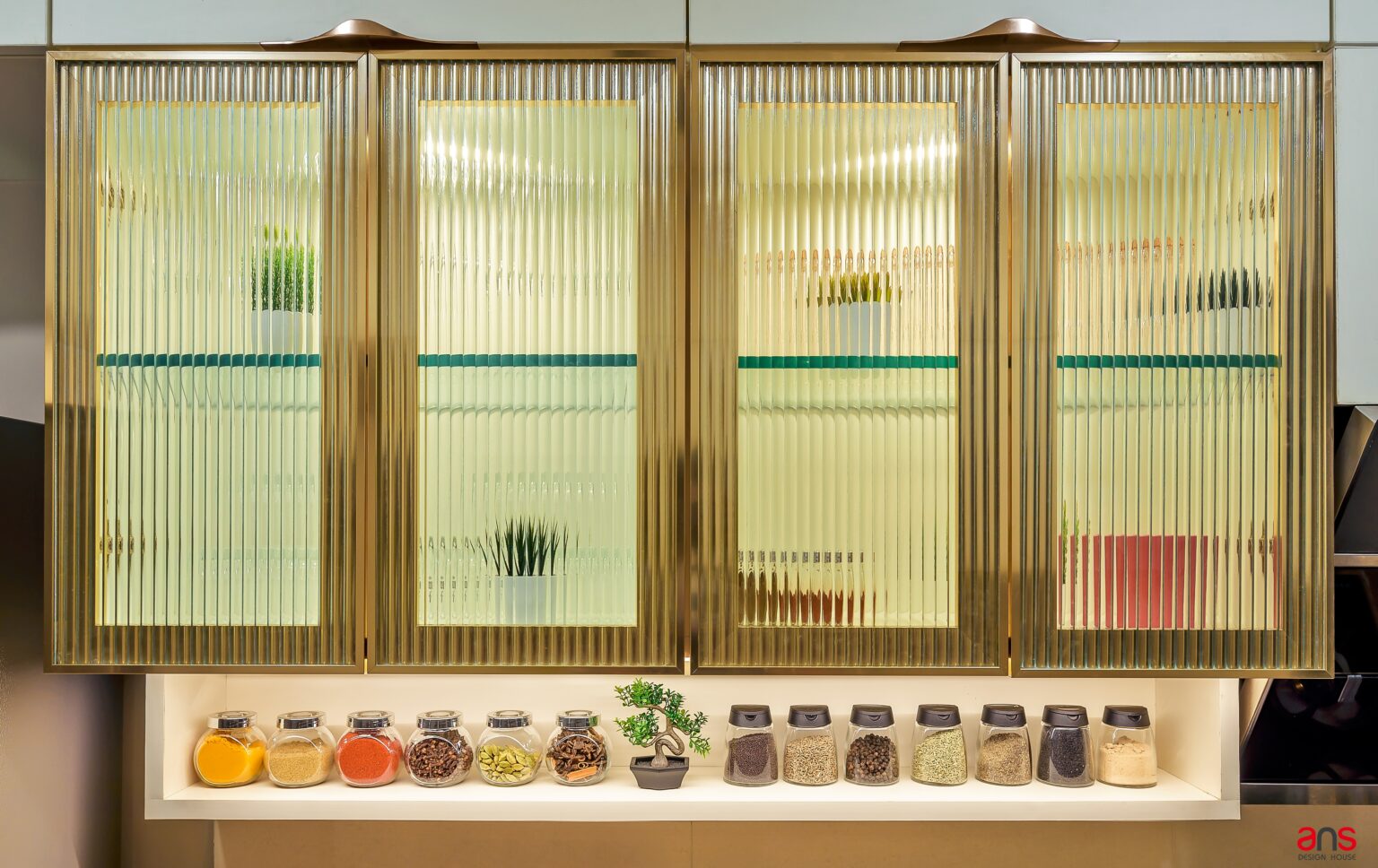 Minimal Materials and Recyclable Accessories Used Constructively in ...