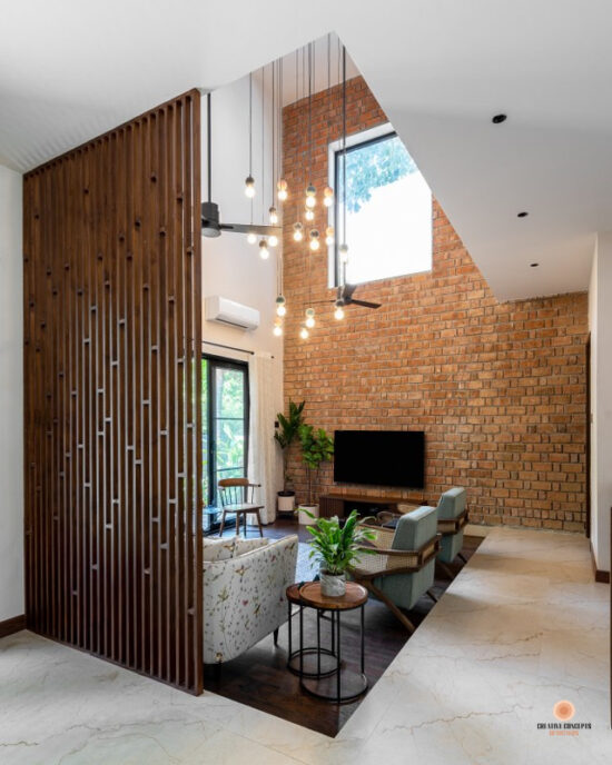 Residence Articulating a Concrete Block with Strong Connections to the ...