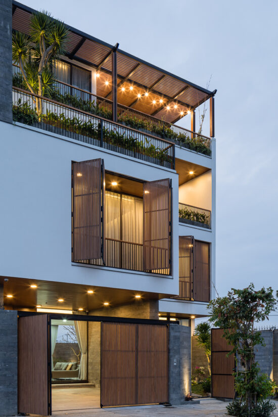 Residence Design Using Elements of Solid Wood Surfaces, Beestones, and ...