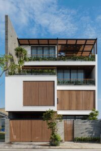 Residence Design Using Elements of Solid Wood Surfaces, Beestones, and ...