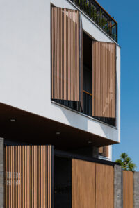 Residence Design Using Elements of Solid Wood Surfaces, Beestones, and ...